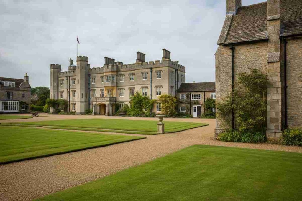 Scopri i segreti di 'Downton Abbey' tra castelli e nobili dimore - Smetteredilavorare.it